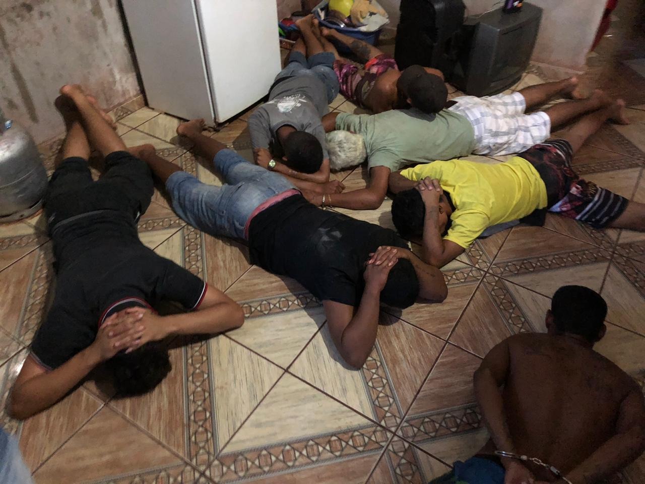 Polícia Resgata Homem Que Estava Sendo Julgado Pelo Tribunal Do Crime